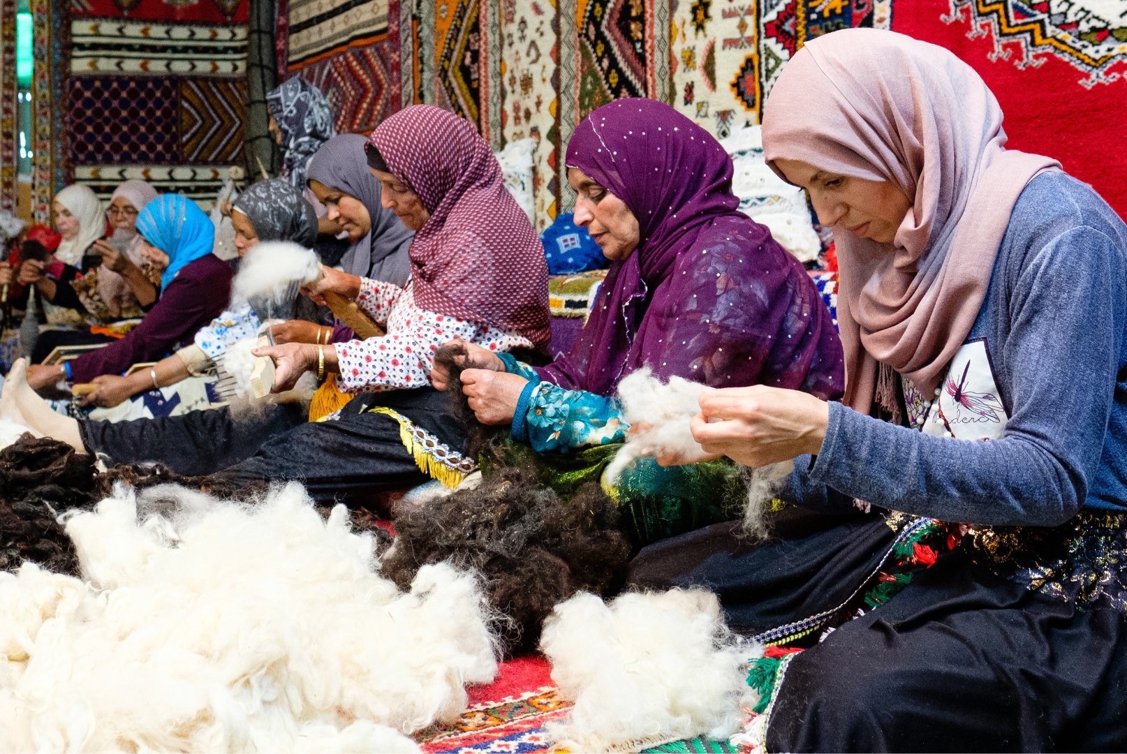 Conversations from around the Moroccan Rug Loom – Benisouk